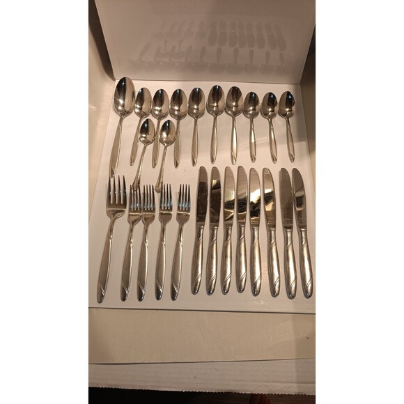 Oneida | Kitchen | 25 Pc Set Oneida Risotto 81 Stainless Flatware ...